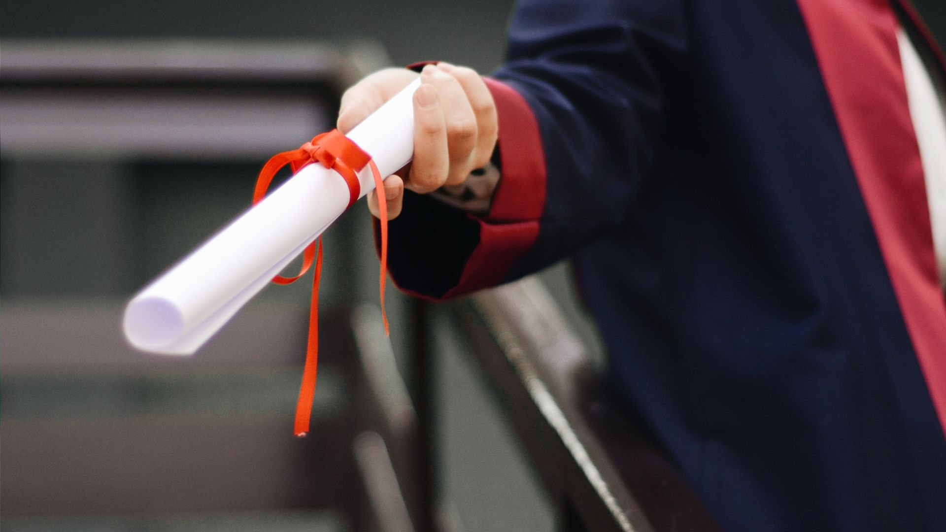 Buying a Diploma: Discover Why, How, Where with Expert Help.